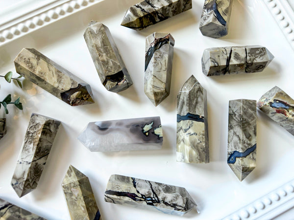 Fluorescent Volcanic Agate Point || UV Reactive - Angelic Roots